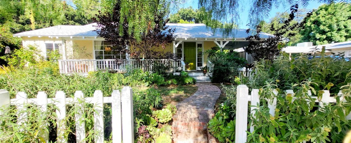 The Woodland Hills Cottage - Los Angeles