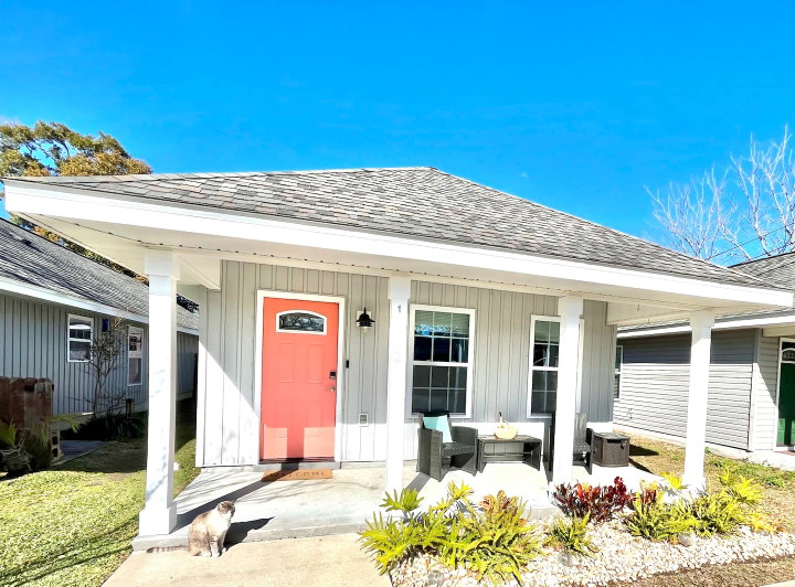The Bright Bungalow-walk To Downtown! Fenced Yard! - Pensacola, FL