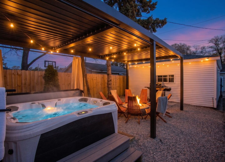The Jackpot | Hot Tub · Cinema · Bar · Sleeps 14 - Chicago, IL