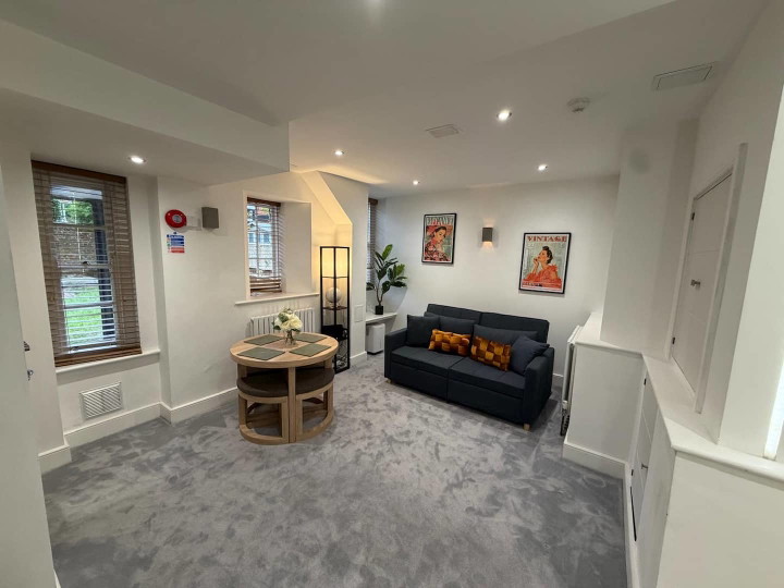 Modern Studio Flat With Private Garden - Royal Tunbridge Wells