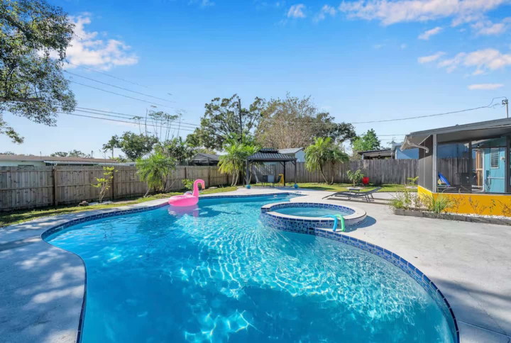 Lovely Private Pool House In Clearwater - Largo, FL