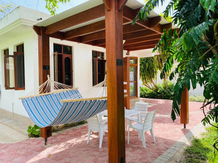 Bahari Breeze: Renovated Self Contained Cottage - Dar es Salaam