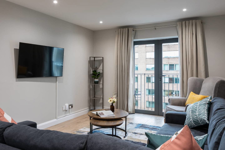 Stylish 2-bed, 2-bath, Sleeps 6 - Belfast