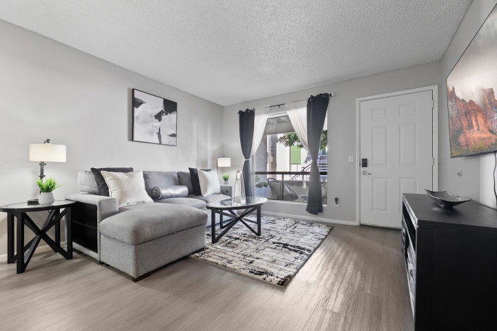 Luxe Tempe Pool Home | King Bed | Sleeps 6 - Tempe, AZ