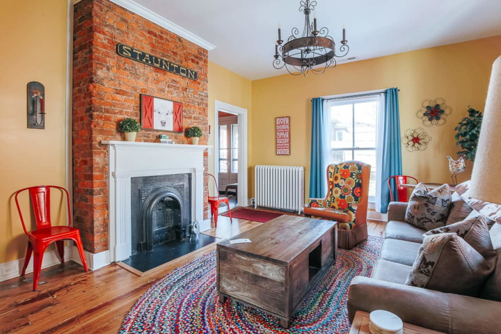 The Shenandoah Suite: Private Balcony, Walkable - Staunton, VA