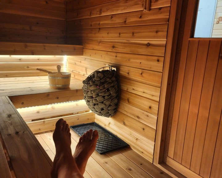 1910 Farmhouse With A Cottage Vibe -Sauna & Hottub - Napanee