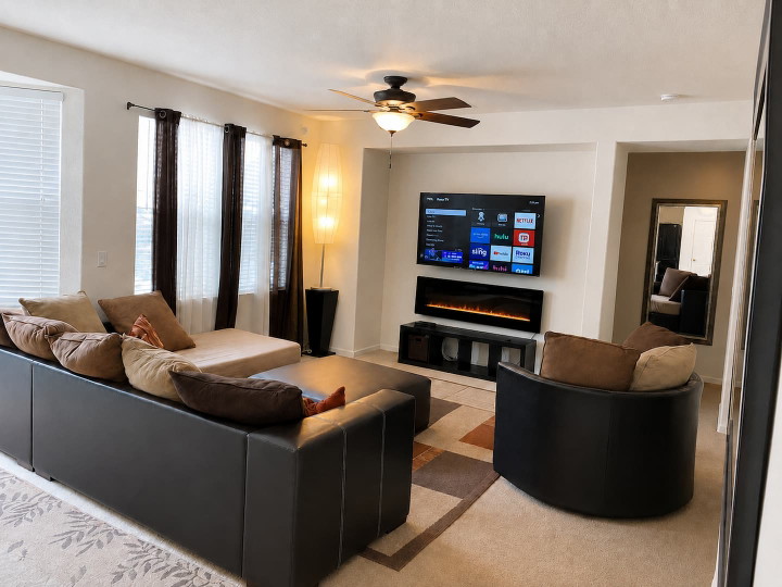 Lounge-style Stay Near Yosemite Airport & Sequoias - Fresno, CA