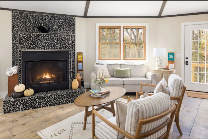 Unique Circle House: Lake, Pool, Hot Tub - Hudson, NY