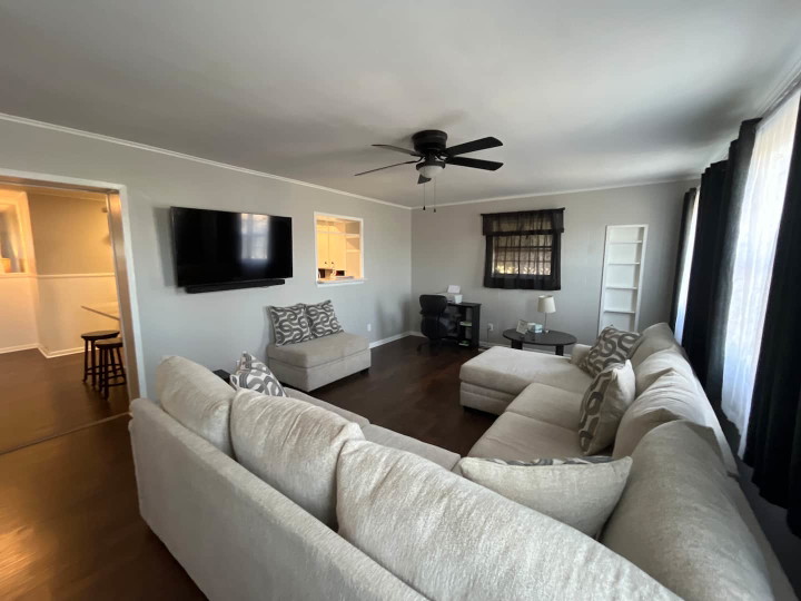 Modern 3-bed Home Fire Pit ½ Mile To Rose District - Broken Arrow, OK