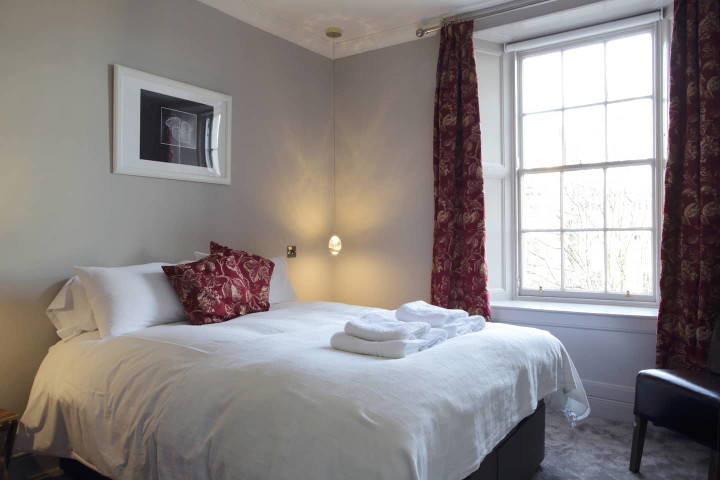 Central, 2 Bedrooms - Edinburgh