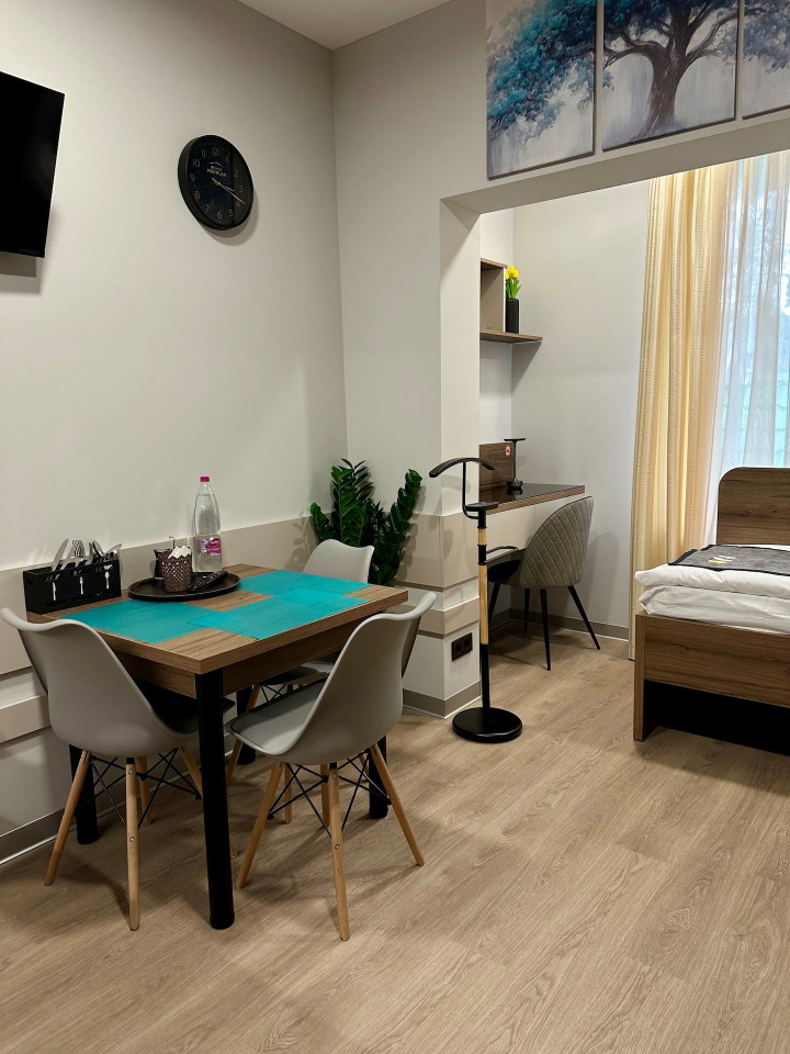 Comfort Room With Three Beds And A Bomb Shelter. 32 - Odesa
