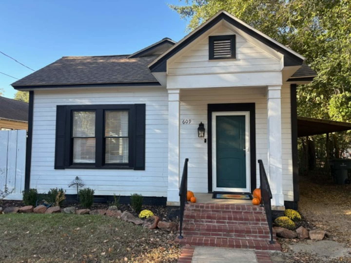 The King Street Cottage - Nacogdoches, TX