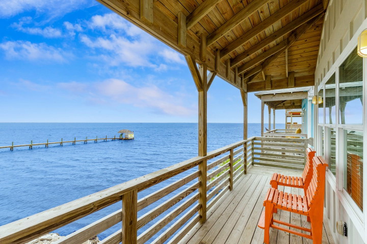 Waterfront, Boat Dock & Pool | Ariels Grotto - Corpus Christi, TX