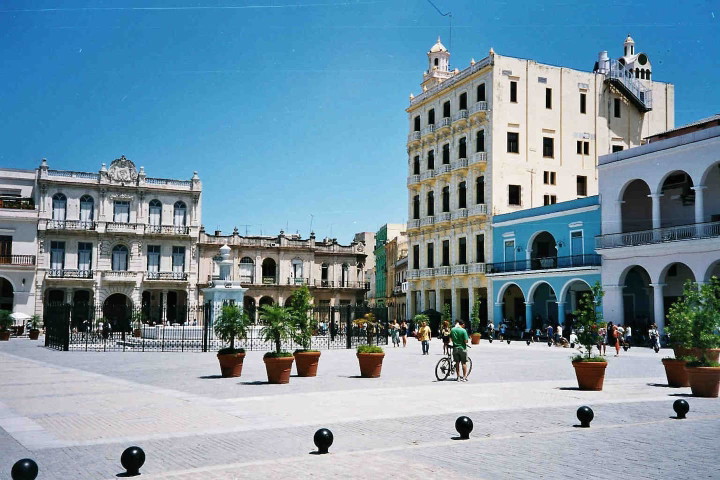 Escorial Apartment 1 (In "Plaza Vieja") Breakfast + Wifi! - Havana