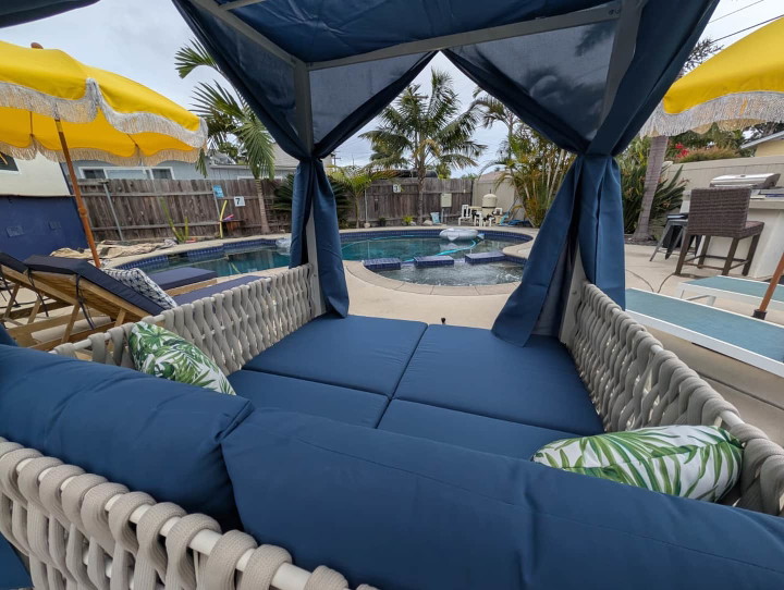Group Getaway Near Beachpool, Hot Tub, Sauna, Gym - Carlsbad, CA