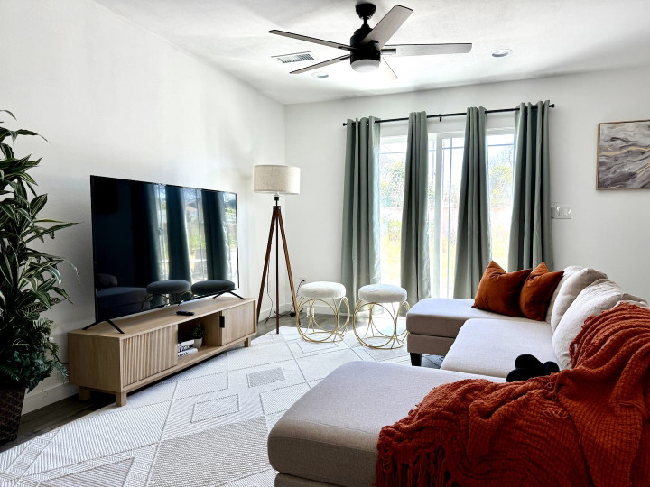 Spring Getaway | Newly Remodeled Home Near Disney - Santa Ana, CA