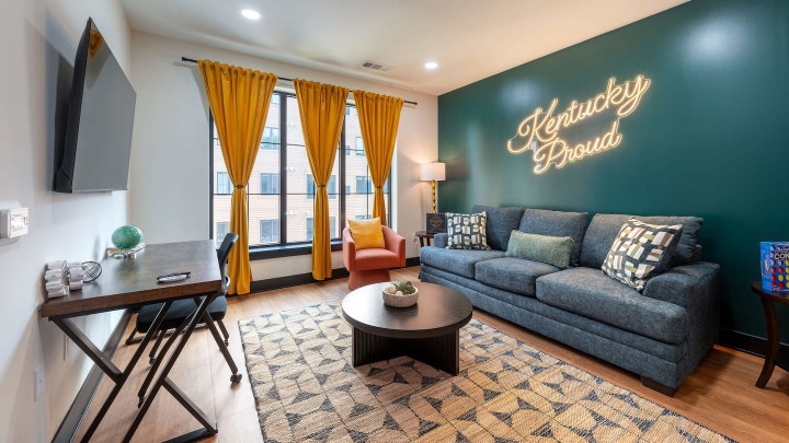 Nulu 1br | Free Parking, King Bd, Heated Pool - Kentucky