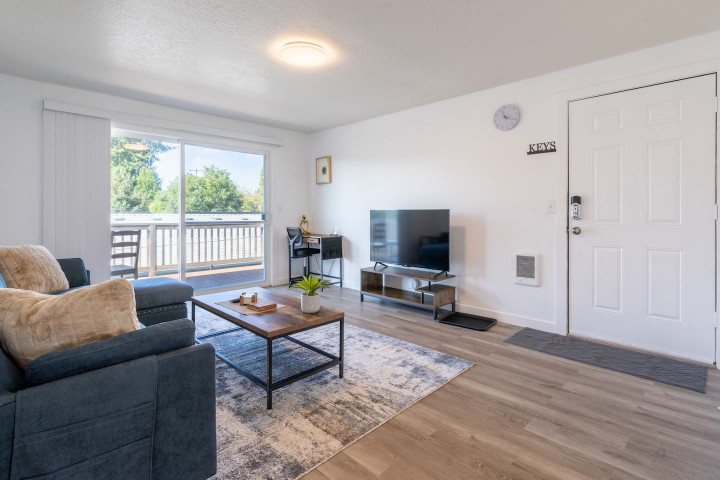 Chic 1 Bedroom Apartment With Washer And Dryer - Oregon City, OR