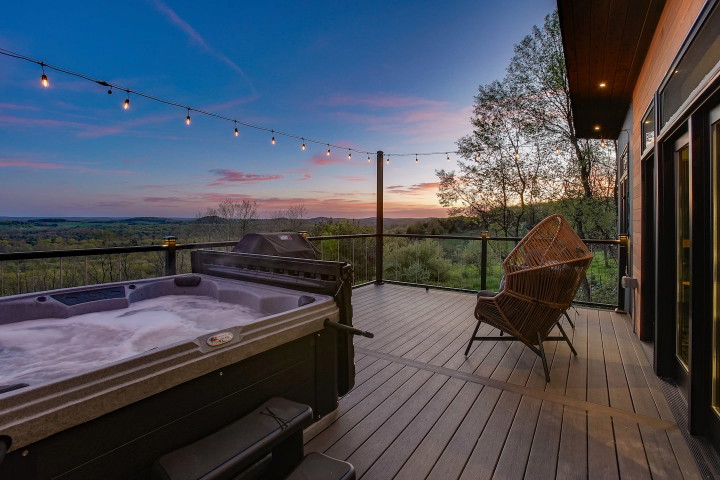 Skyline Serenity (Hot Tub, Panorama, King Bed) - Brookville, PA