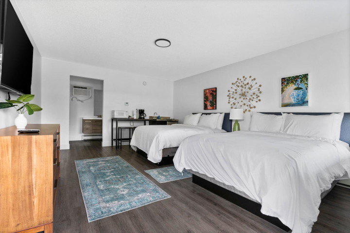 Peninsula One Apartments Unit 24 - Traverse City, MI