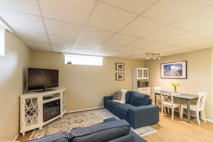 Cheerful 2 Bedroom Suite With Indoor Fireplace - Edmonton, Canadá