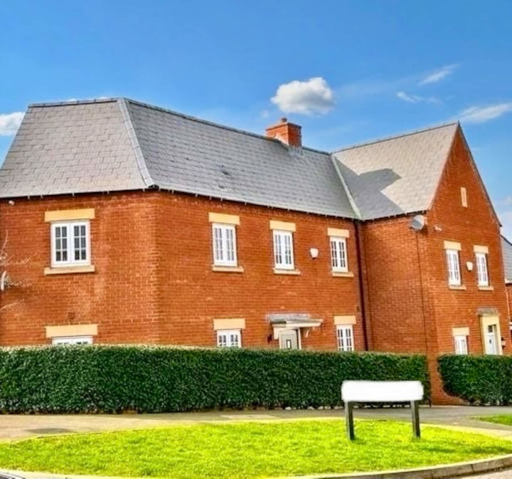 A Real Home From Home Hosted By Sarah - Northampton, UK
