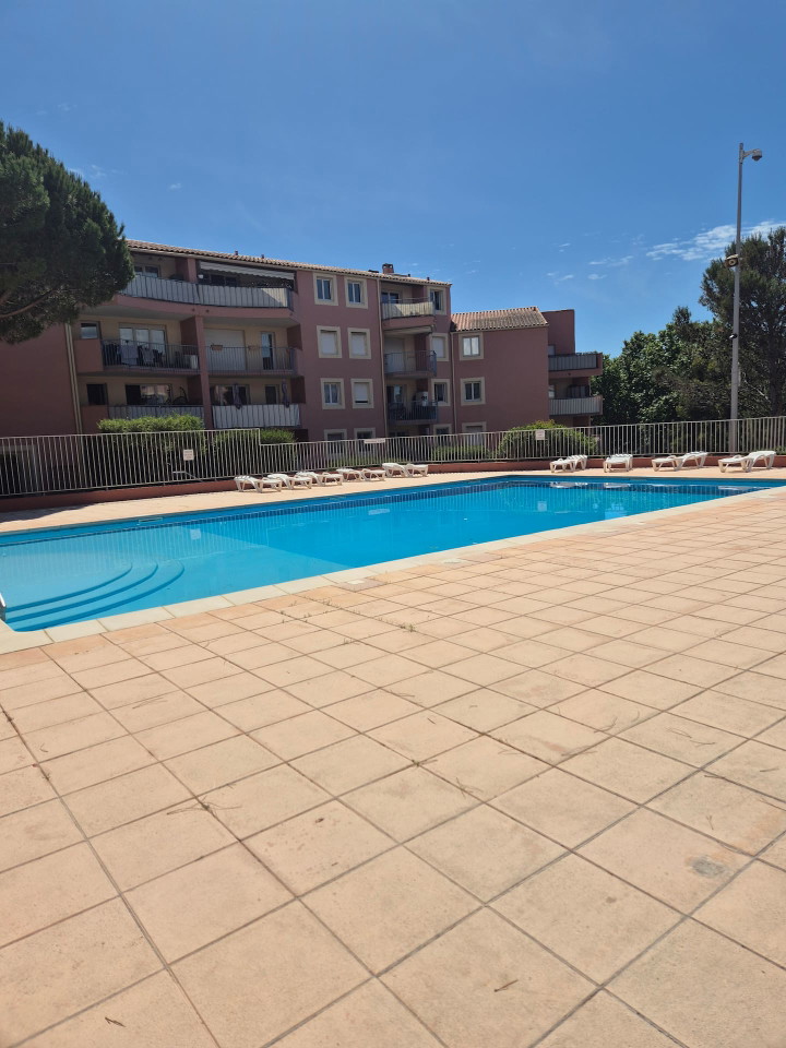 T3 Rénové Avec Piscine, Terrasse Et Climatisation - Fréjus