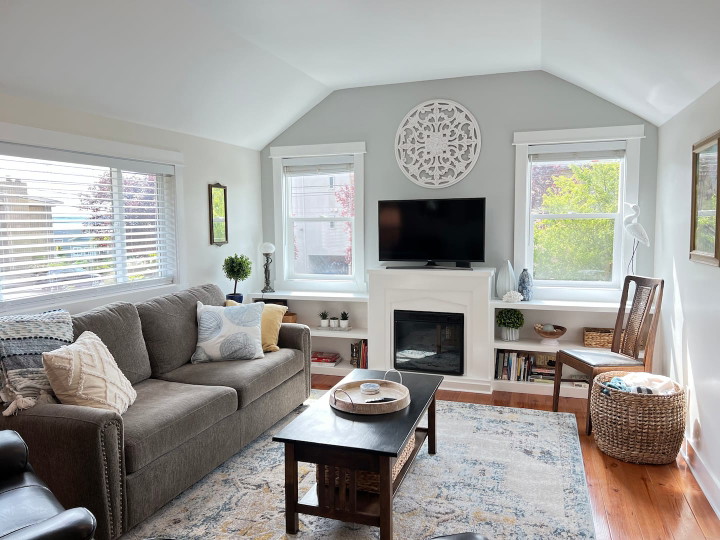 Charming 2 Bedroom Alki Home Steps To Beach - Seattle, WA