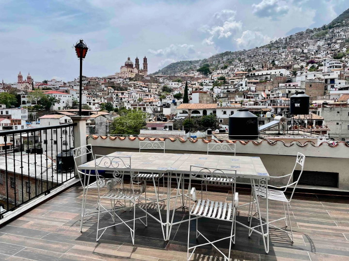 Centrally Located House With Garage - Taxco