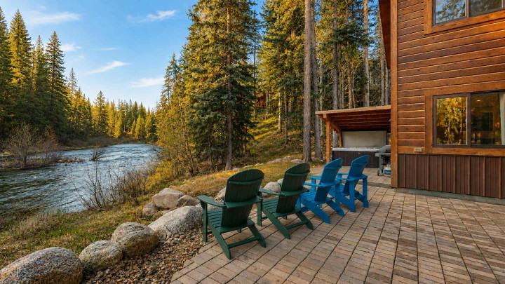 Payette Riverfront Retreat, Hot Tub, Sauna, Views - McCall, ID