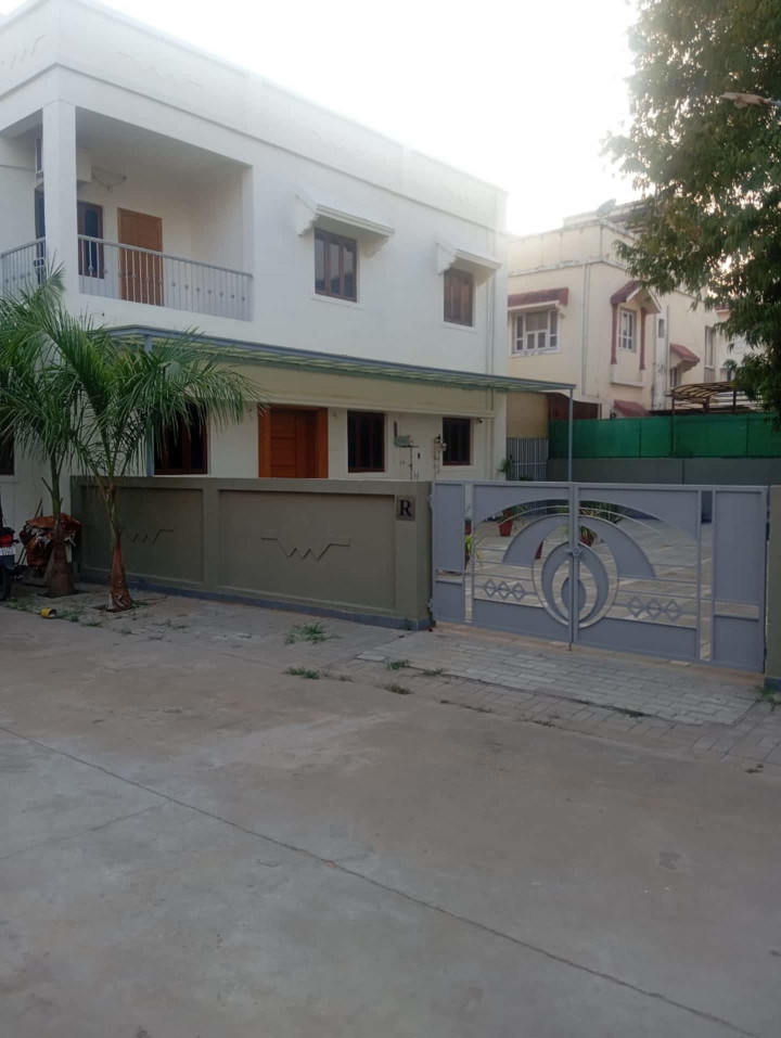Luxury 5 Bhk Family Villa (Price For 10 Guests) - Ahmedabad