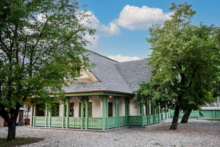 Traditional Romanian House With Private Garden - Transylvania