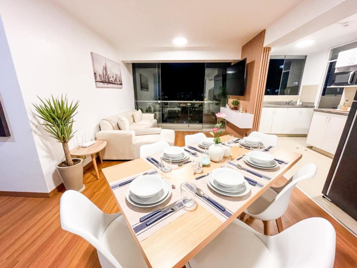 Spacious Apartment With Pool Bordering San Isidro - Lima
