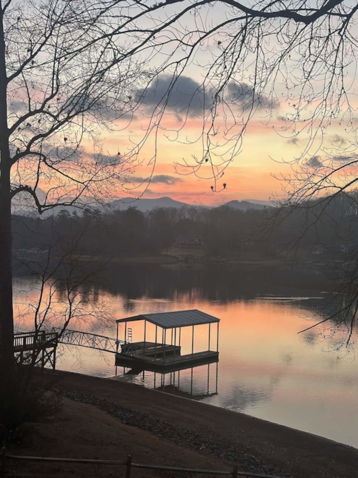 New Listing W/ Premier Host! Lakefront Private Doc - Young Harris, GA