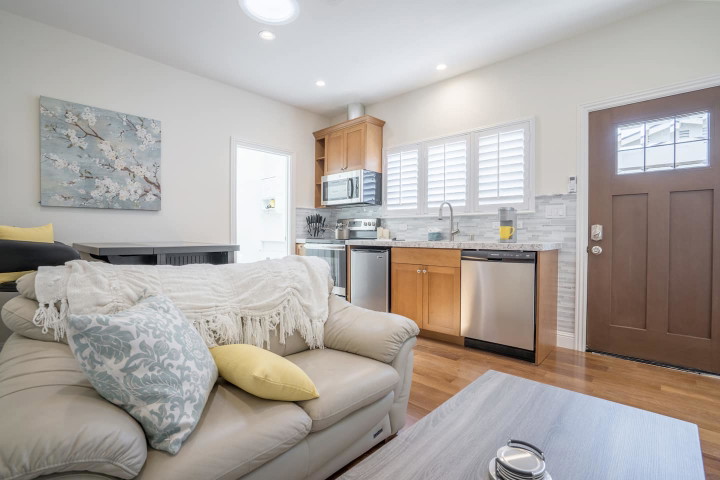 Private & Gated Guesthouse! W/ Bath, W/d, Kitchen - Los Gatos, CA