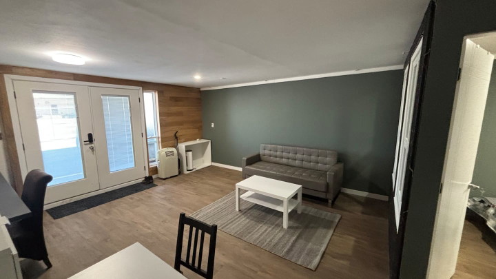 Stylish Suite 1 Bed / 1 Bath & Kitchen In New West - Coquitlam