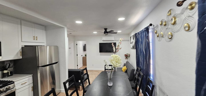 Sleeps 8, Near Freeway, Free Laundry - 콤프턴
