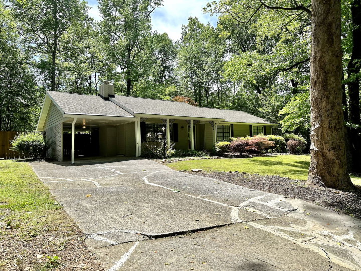 Peaceful Home W/ Fenced-in Yard - Acworth, GA