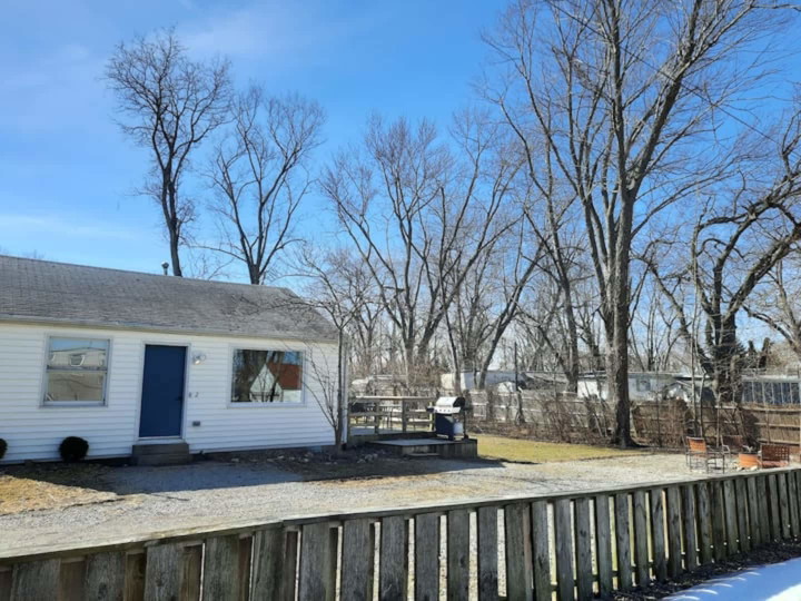 2 Bedroom Cottage 100 Yards To Water. Dock & Ramp. - Ohio