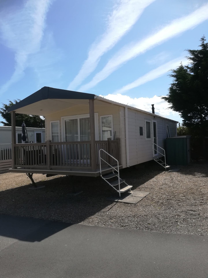 V6 Caravan With A Veranda - Portsmouth