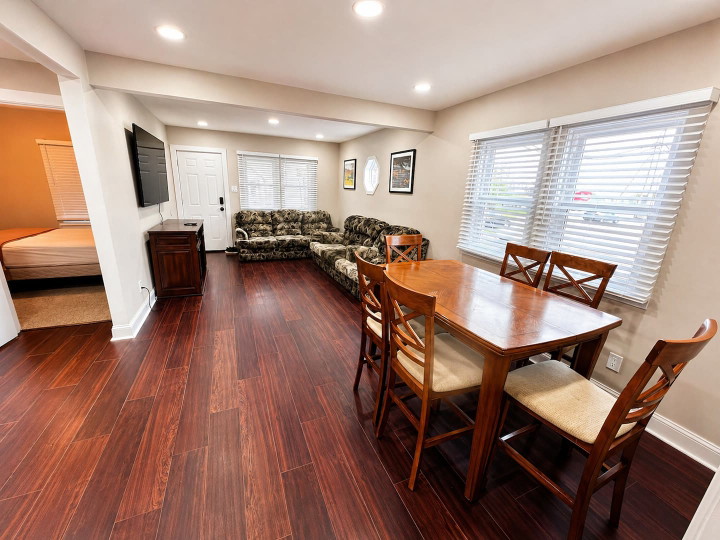 Niagara Riverside Villa Sleeps 8 Scenic Retreat - Niagara Falls, NY