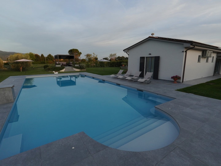 Holiday Home With Pool In Tuscany  La Roccia - Italien