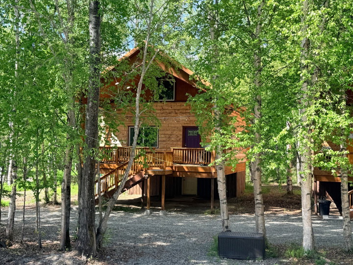 Riverfront, Authentic, Luxury Log Cabin-gray Wolf - Alaska