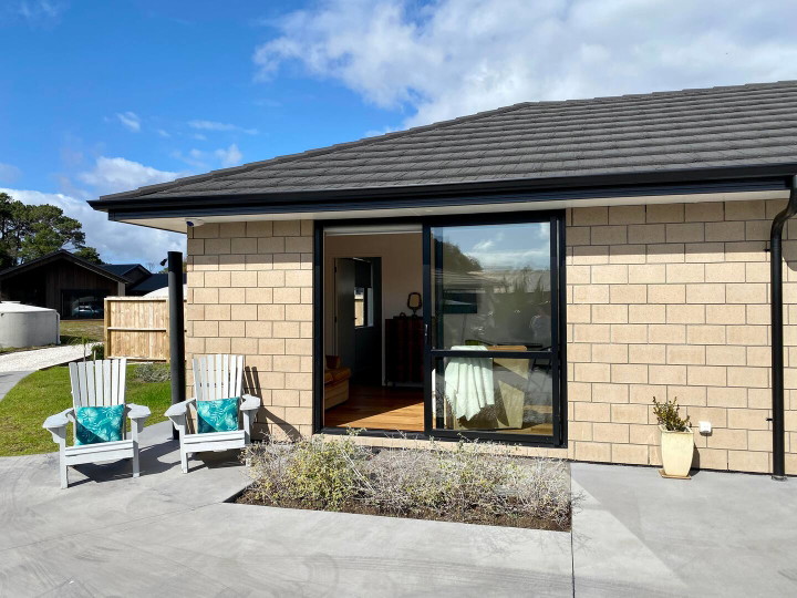 Relax In Magical Mangawhai Heads - Northland