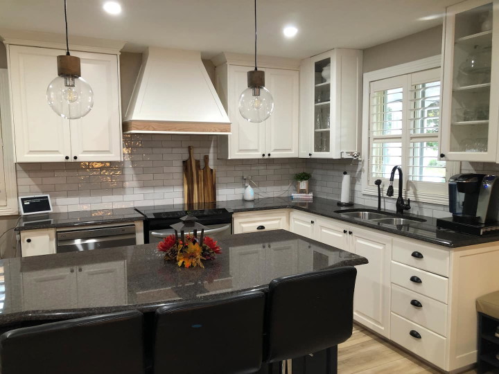 Spacious Three Bedroom Home With Pool And Hot Tub - London, Ontario