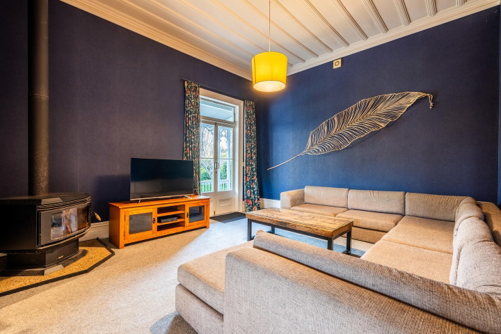 Character-filled 4-bedroom Villa Pool Access - Coromandel