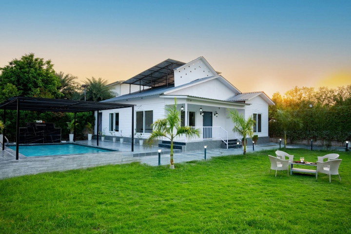 Private Luxury Farmhouse With Pool Near Noida - Noida