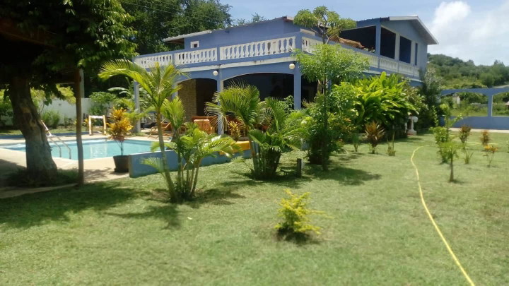 Rdch De La Villa Avec Piscine Les Pieds Ds L'eau - Madagascar