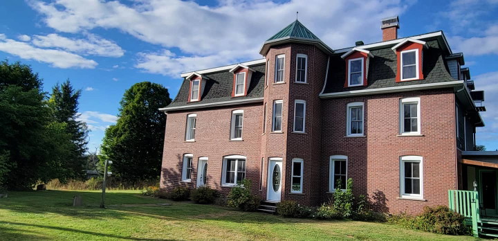 Historic Riverside Hunting Manor 1869 - Sherbrooke
