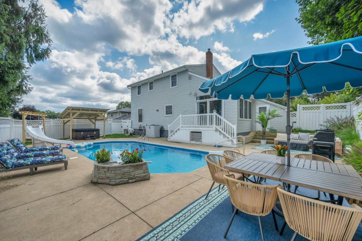 Backyard Pool - Hot Tub - Game Room - Akron, OH